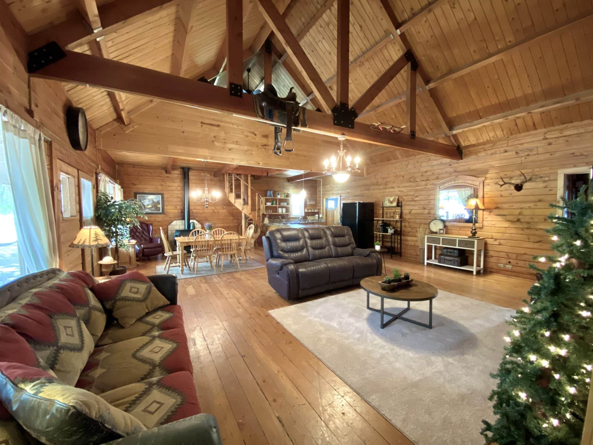 Outpost Lodge - Mountain River Ranch